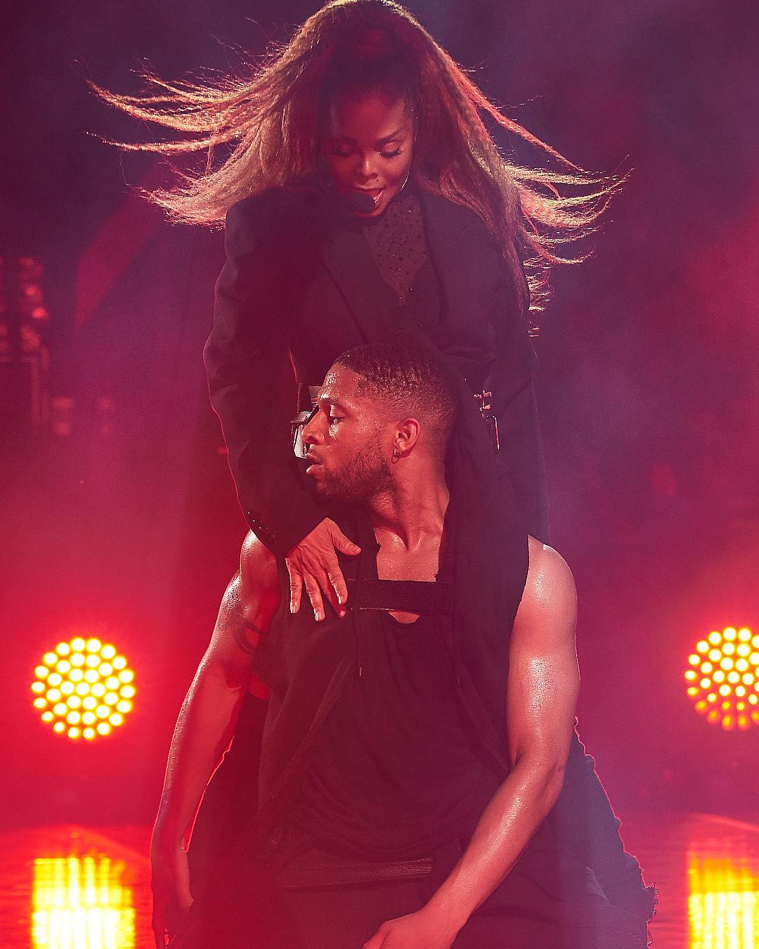 Janet Jackson Electrifies With 'If' At State Of The World Tour [Video ...