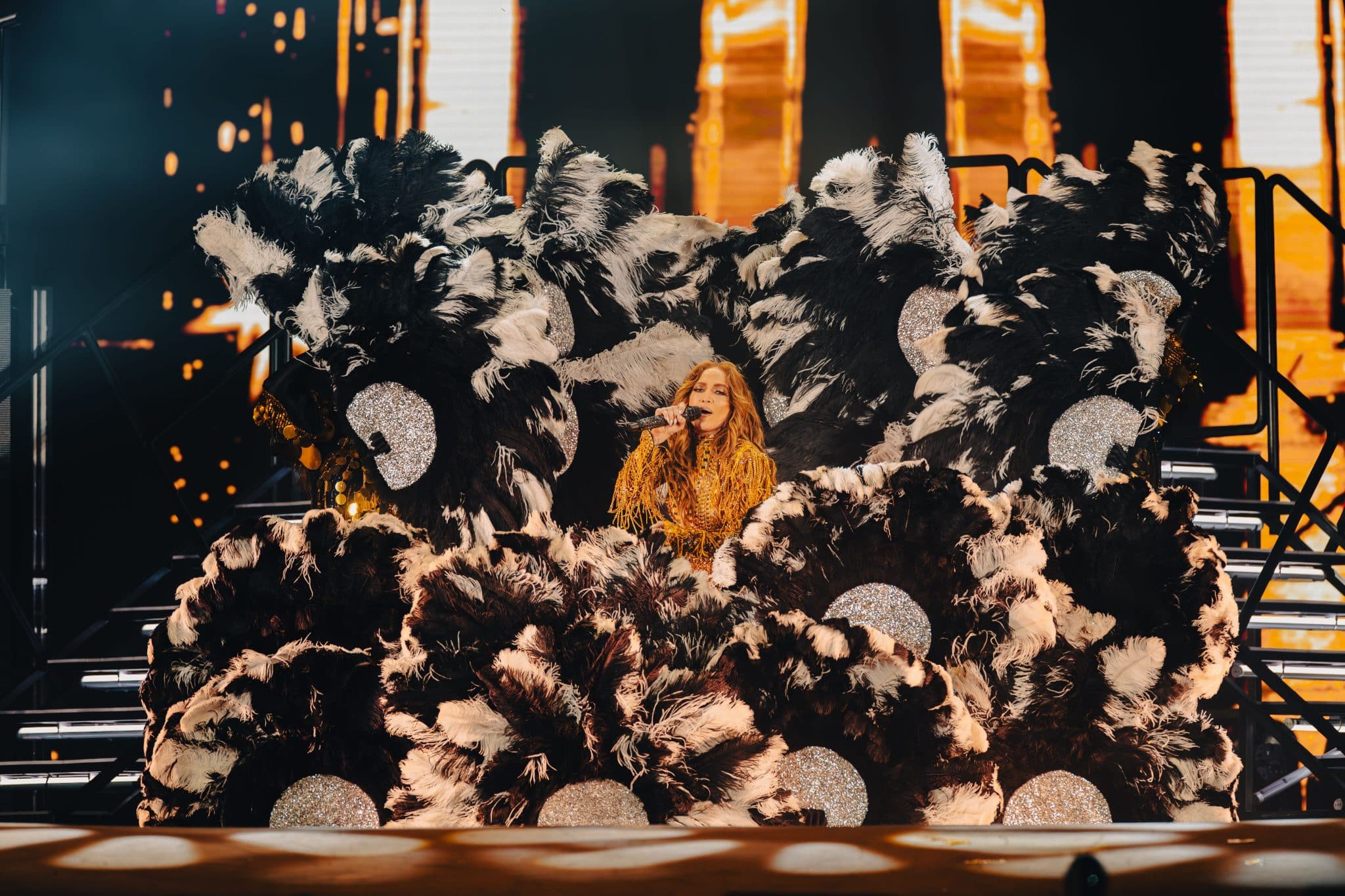 Jennifer Lopez & Usher Rock MDLBEAST's Saudi Grand Prix - That Grape Juice